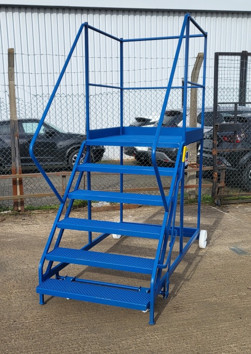 6 Step Wide Mobile Steps - Steps and Stillages