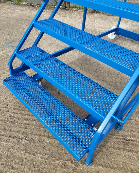 6 Step Wide Mobile Steps - Steps and Stillages