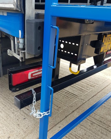 Securing Chains for Platform - Steps and Stillages
