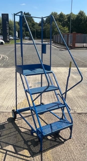 Used 4 Step mobile ladder 1000mm - Steps and Stillages