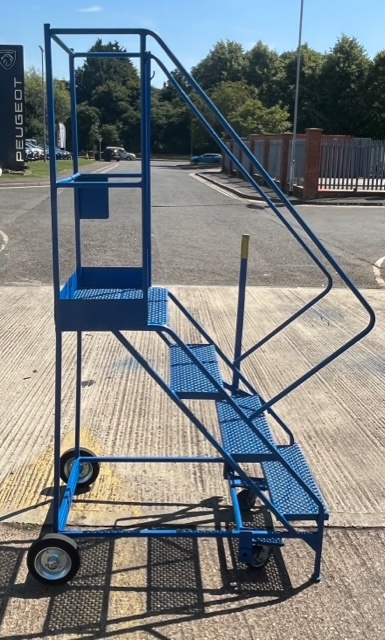 Used 4 Step mobile ladder 1000mm - Steps and Stillages