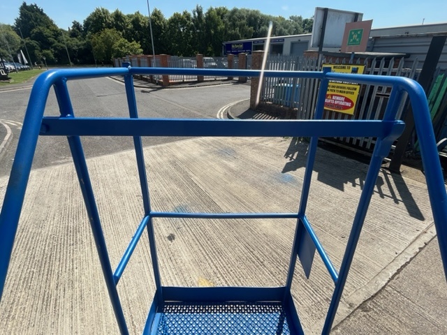 Used 4 Step mobile ladder 1000mm - Steps and Stillages