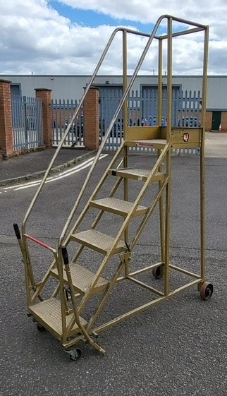 6 Step Mobile Platform - Steps and Stillages