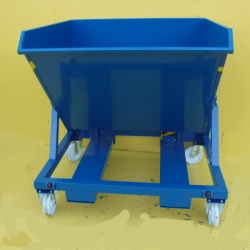 LT0470 Tipping Skip Roll Forward - Steps and Stillages