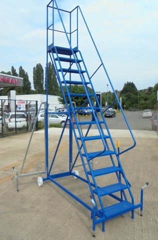 Hercules Lorry Access Mobile Safety Steps - Steps and Stillages